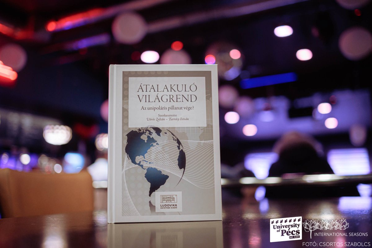 Az unipoláris pillanat vége? | UnivPécs